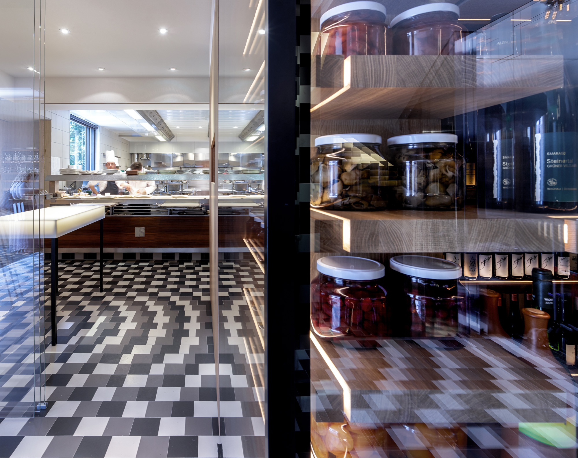 Flexible spatial concept: Steirereck gourmet restaurant by PPAG